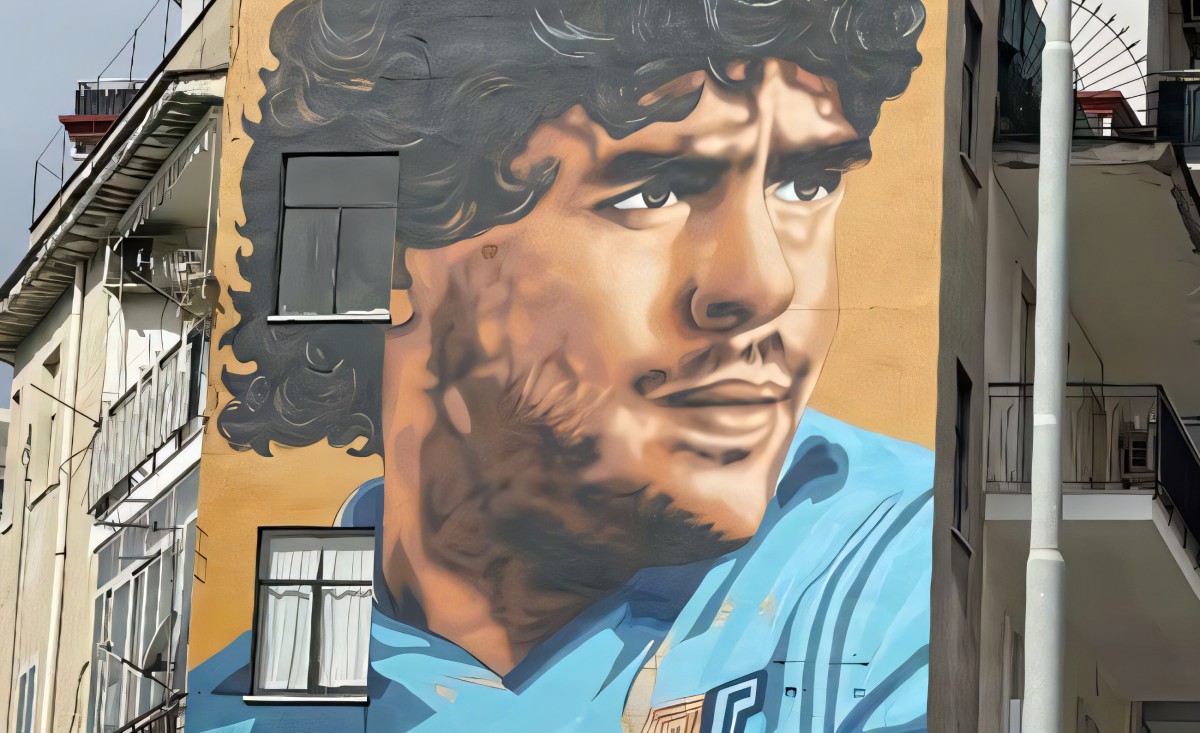 Grumo Nevano, inaugurato murales su Maradona: folla di tifosi ...