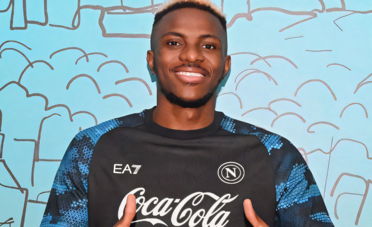 Osimhen all'ultima firma? Victor sigla autografi prima di lasciare il ...