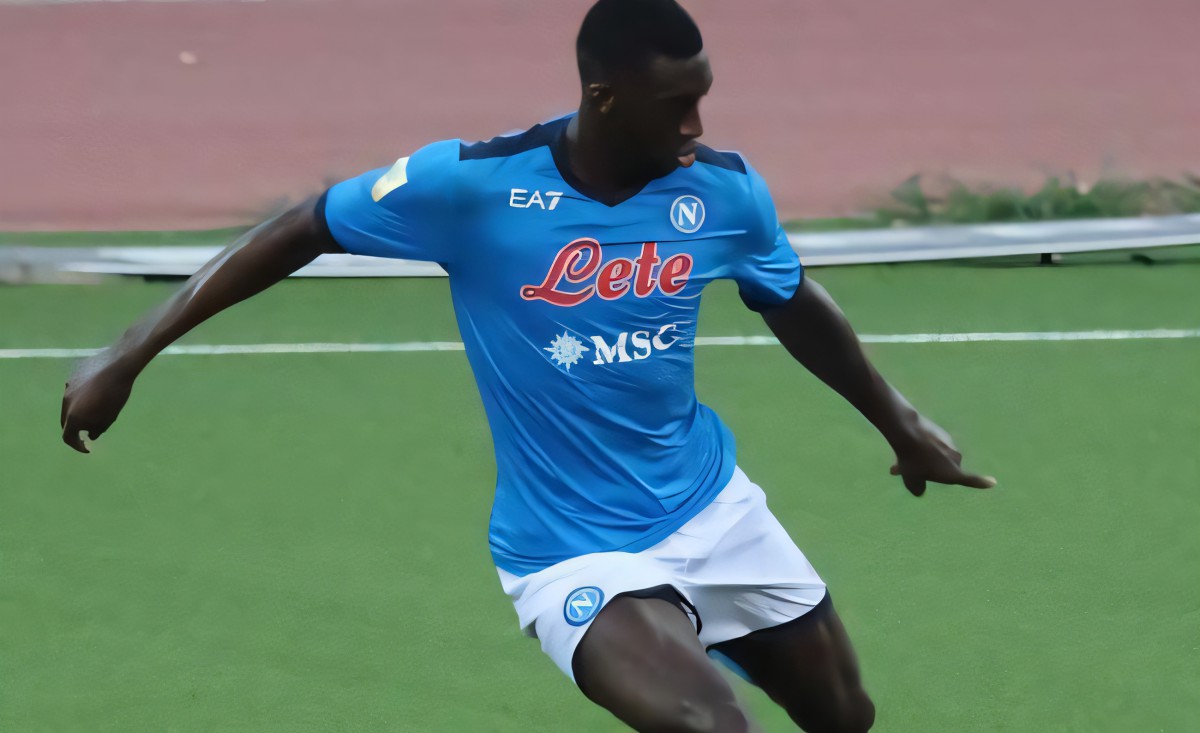 Napoli, anche il "gigante" Coli Saco si allena con Spalletti: muscoli e ...